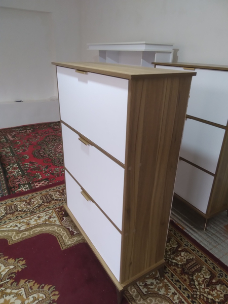 Продаётся Мебел под обувь     Oyoq kiyim uchun mebel  Sotiladi