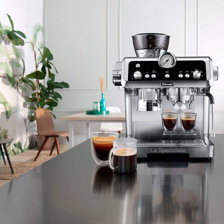 Кофеварка Рожковая DeLonghi EC9355.M новый день начинайте бодростью