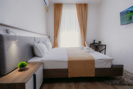 shahar markzaidagi mehmonxona (SADI Hotel)