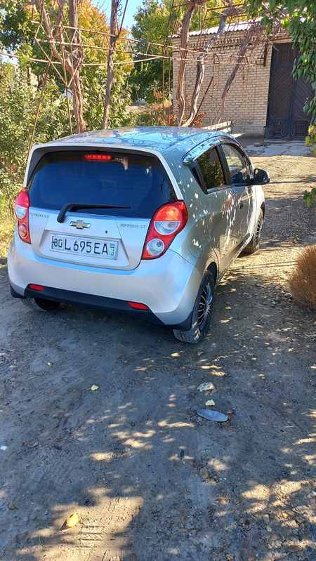 Spark mashinasi sotiladi