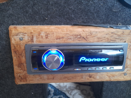 Pioneer Delfin magnitafon va kalonka sotaman