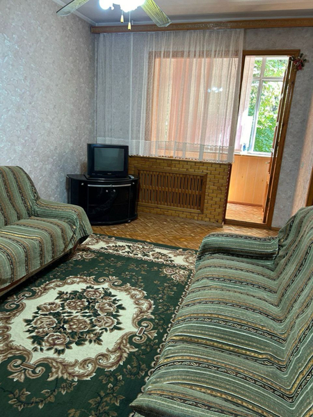 Чиланзар-11 3/2/4 балкон-1.5*3