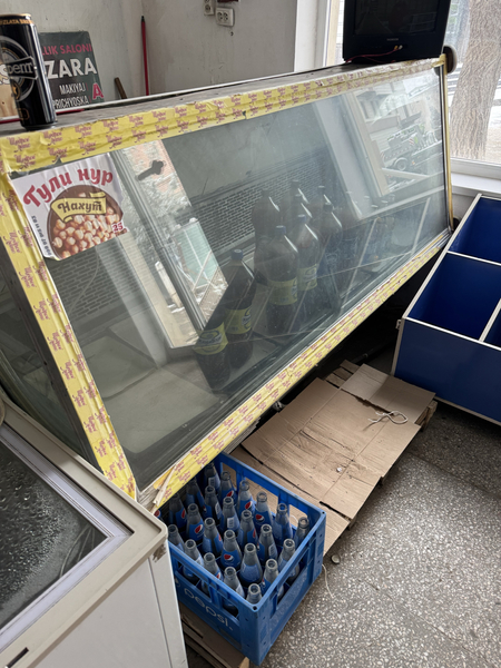 Xoladelnik vetrina sotiladi narxi kelishilgan xolda srochni sostayanis