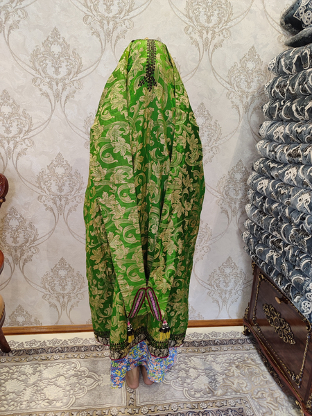 Qadimiy Paranja Zarhal iplari bilan tikilgan kashta