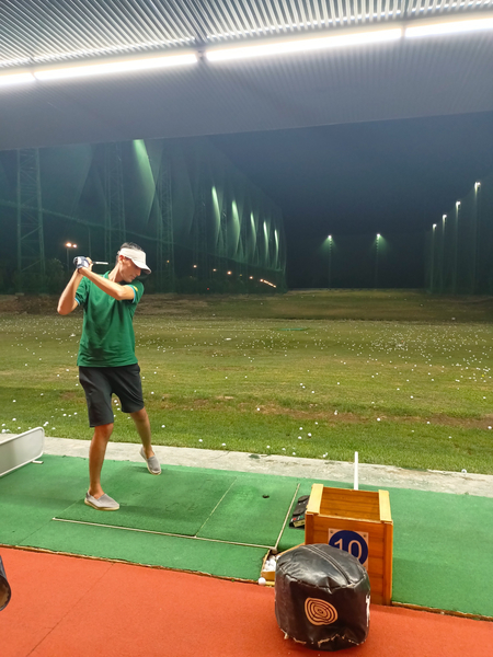 TRENER SPORT GOLF na uchus igrat kak pravilna golfa