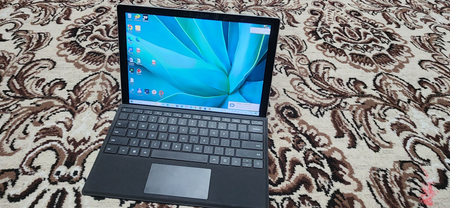 Microsoft surface. Core i5-8250u. operativka 8gb 256gb SSD