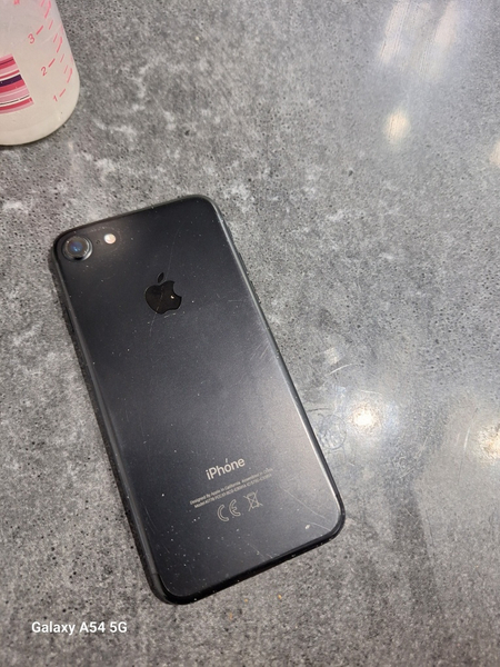 Iphone 7 (32-Jet black)