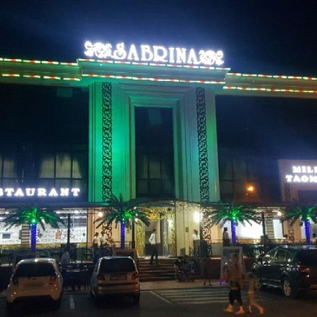 Restarand Sabrina sotiladi