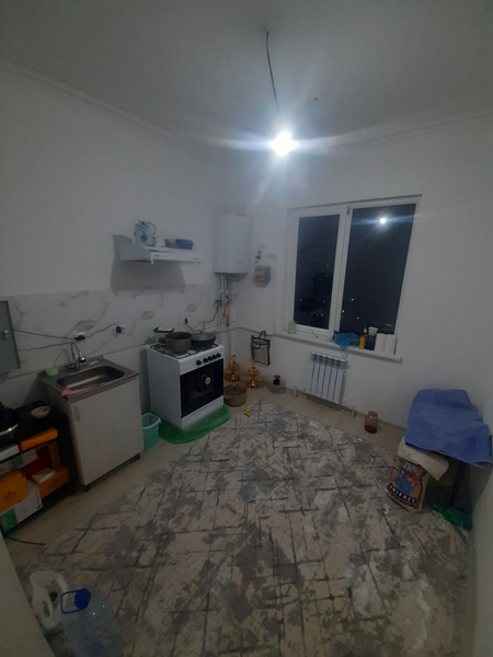 Olmos maxalla yangi uy 16 etajli uy 16 etaj 3 xonali  2 lifti  bor