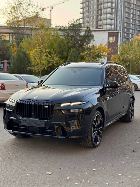 В продаже ! BMW X7 M60i