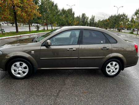 Продам chevrolet lacetti только коричне