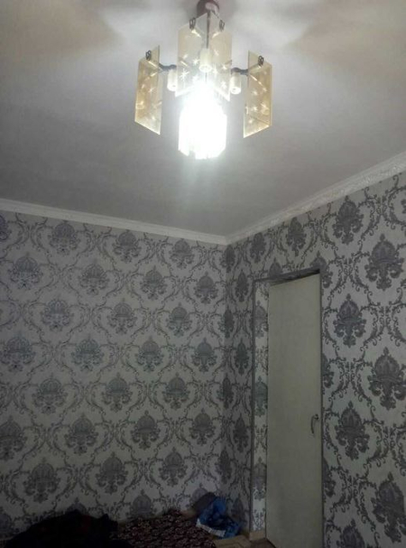 .Продается 1комнатная 2этаж 30м2 средный ремонт 7кварталЧиланзар кухон