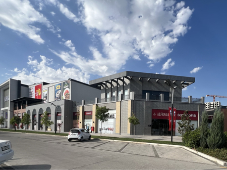 Срочно продаётся нежилое помещение 73кв.м в торговом центре Alfraganus