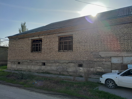 Zudlik bilan hovli sotiladi