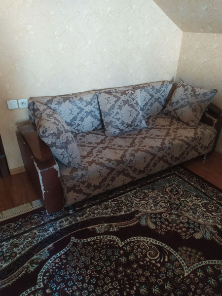 Ўзимиз фойдаланган ҳолати зўр гилам сотилади.