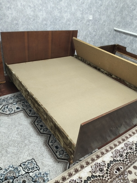 Mebel, shkaf va kravat