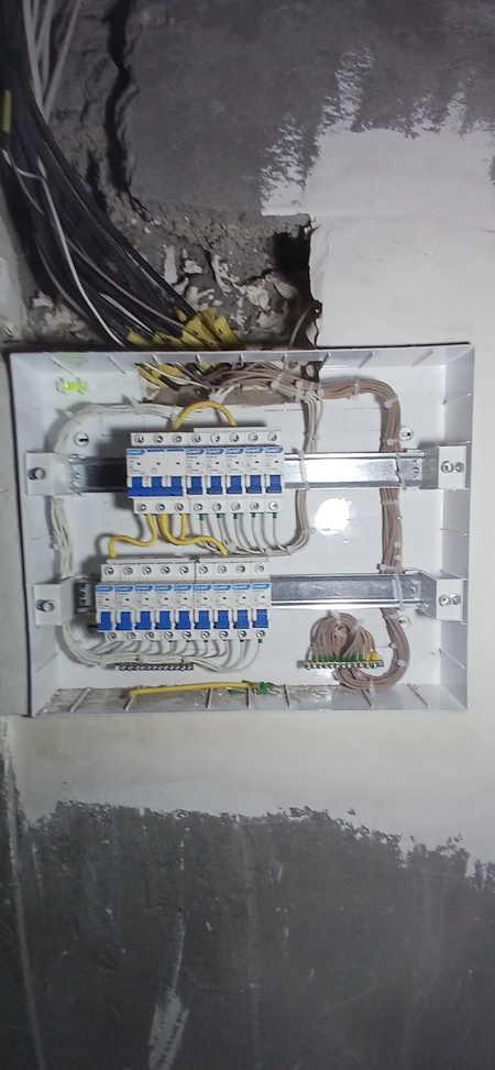 Hamma turdagi elektrik xizmatlari mavjud