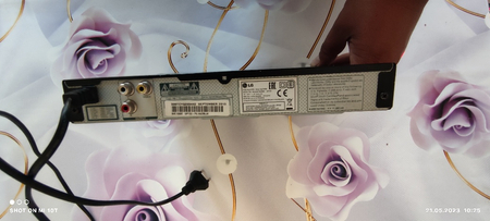 Dvd player sotiladi