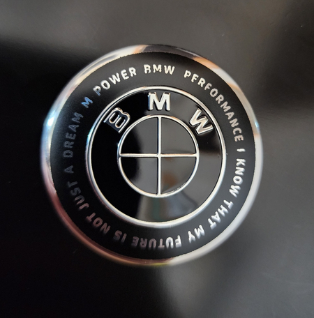 Эмблема BMW черный, чёрно- белый