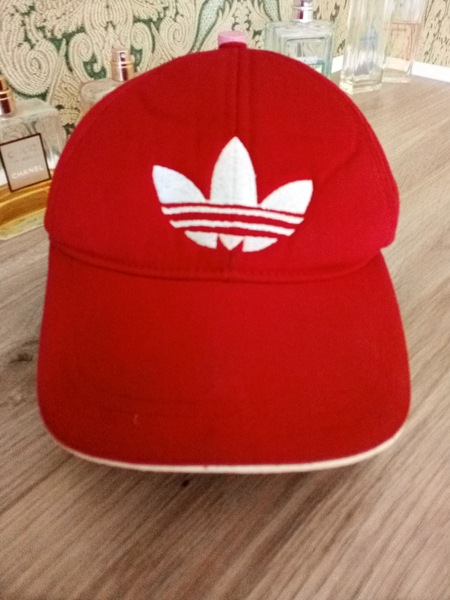 Продам фирменные кепки.