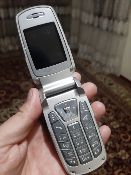 Samsung SGH-E720 Суперфункциональная и музыкальная раскладушка