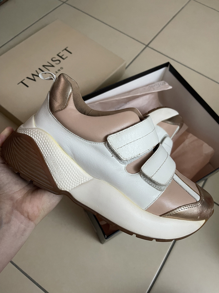 Продам кроссовки twinset 38 размер
