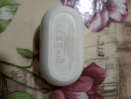 Самсунг galaxy buds+  белого цвета