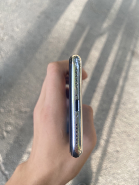 iPhone X karabkasi bor