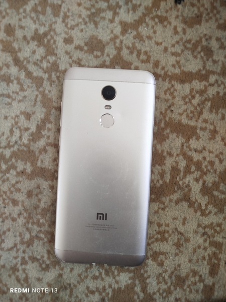 Redmi 5plus ekranda aybi bor arzonga bervoraman