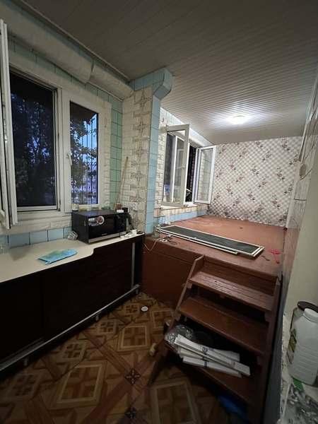 Продаётся 4 комнатная квартира на 3 этаже на Карасу 1.