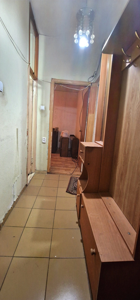 Своя... Срочно Продаю
 Метро Буюк Ипак йули 
(бывший Максим Горького)