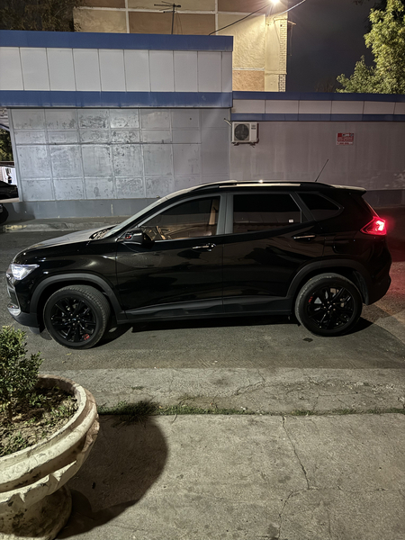 Chevrolet Tracker2 red line