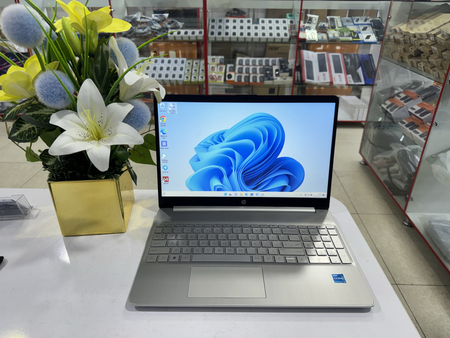 Hp core i3 12 avlod 8/256 nvme ssdlik ideal holatda soraganlar uchun