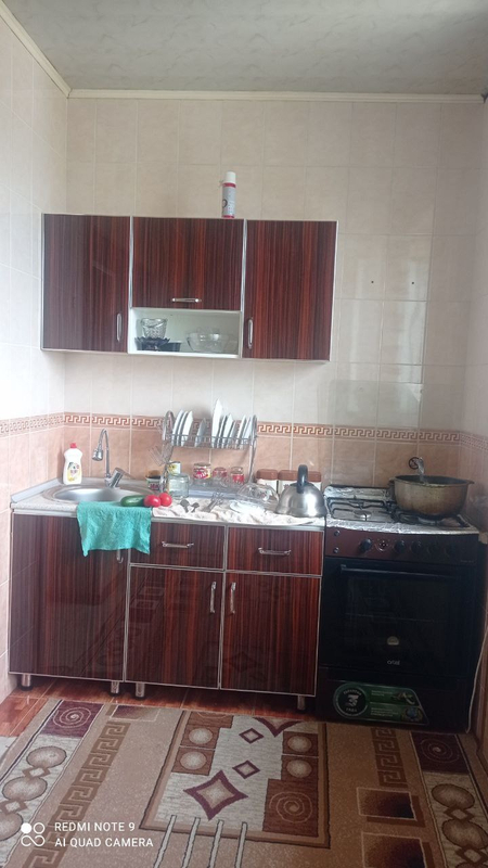 Yunusobod 19 kv 3/5/5 uy 90 kv srochna sotiladi 80.000$