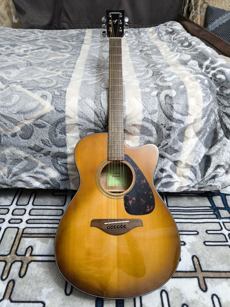 Электроакустическая гитара YAMAHA FSX 800C