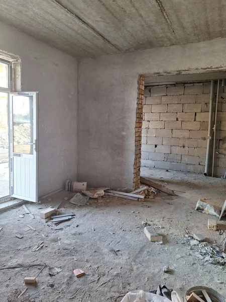 Продается квартира коробка Азиа Хаус новостройке 1 комнатная 1 этаже