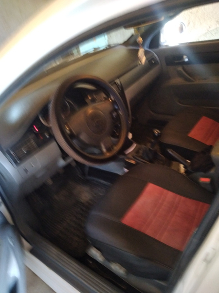 Lasetti 1.8 sotiladi