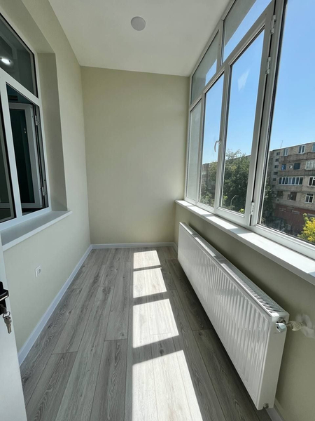 Срочно продаётся отличная 2комнатная квартира на 1этаже, раздельные ко