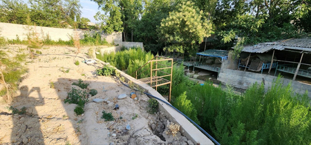 Водилда ховли жой сотилади. Сойнинг буйида.
