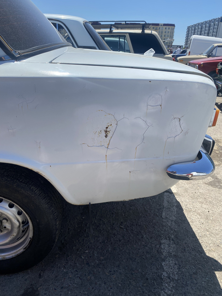 vaz 21-01 sotiladi