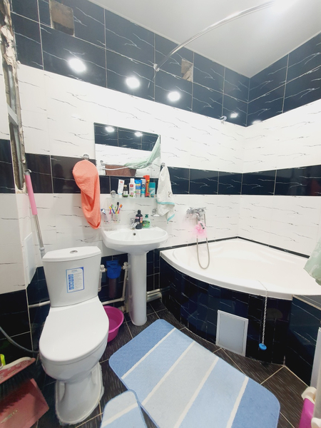 2 xonalik kvartira sotiladi 80 m² srochna