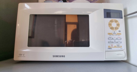 Микроволновая печь Samsung +гриль оригинал б/у в идеальном состоянии.