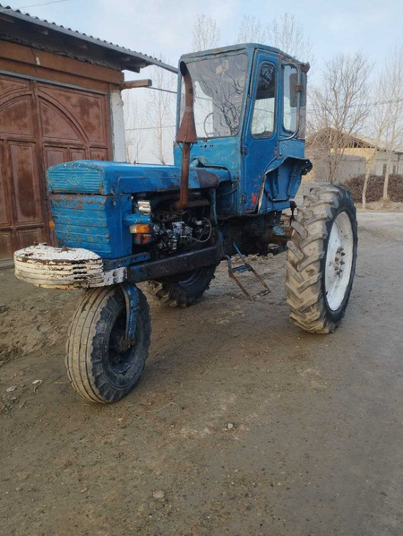 Traktor sotiladi  Markasi T28