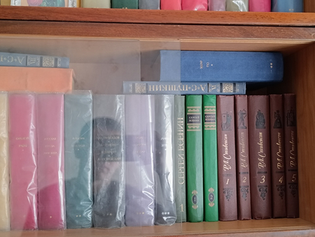 продаем книжную библиотеку.