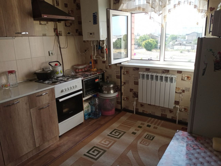 Sergeli 16A da 2 xona 3 etaj srochno sotiladi