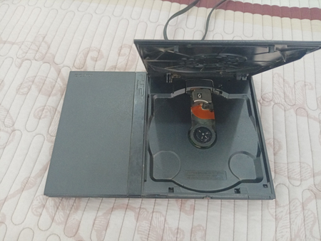 PlayStation 2 slim в хорошем состоянии
