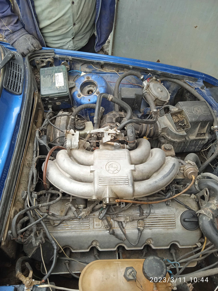 Автомобиль BMW 323