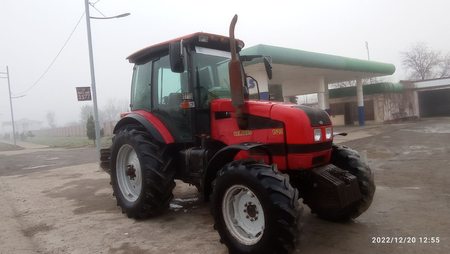 Belarus traktor sotiladi