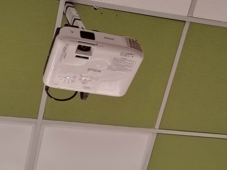 Видео проектор EPSON 2 дона бор