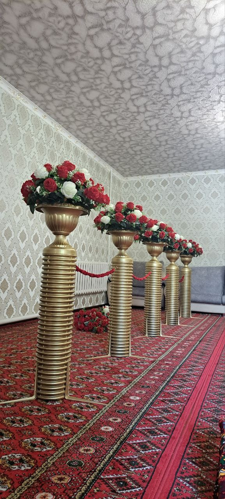 Gullar sotiladi. Podstavkali gullar cheklanmagan miqdorda.
